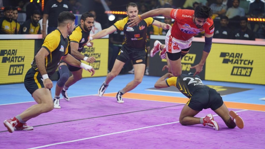 Sensational Parteek helps Gujarat Giants annihilate Telugu Titans to ... Sensational Parteek helps Gujarat Giants annihilate Telugu Titans to ...